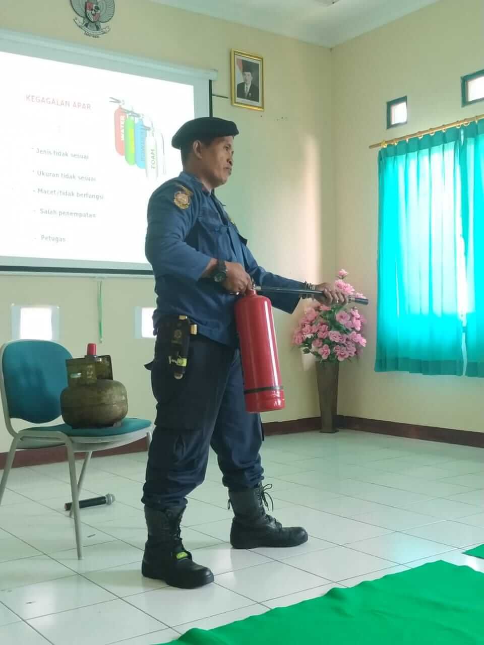 Sosialisasi APAR (Alat Pemadam Api Ringan) dan LB3 (Limbah Bahan ...